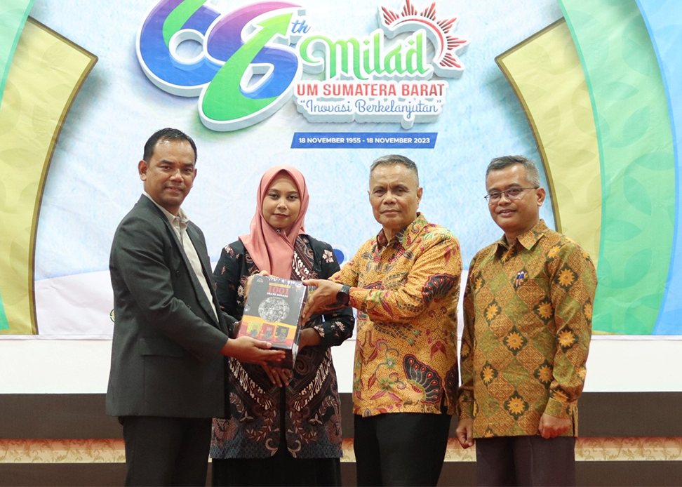 Buku Ensiklopedia Tokoh “1001 Orang Minang” Menjadi Kado Milad UM ...